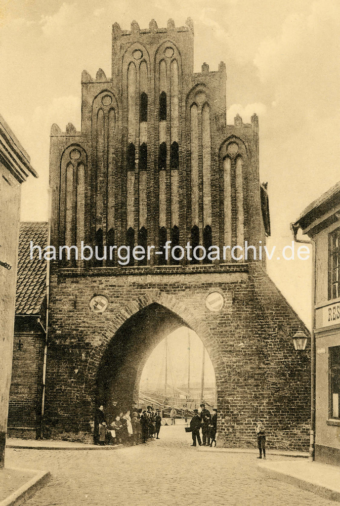 Historische Bilder: Foto „Historische Ansicht vom Wassertor in Wismar ...
