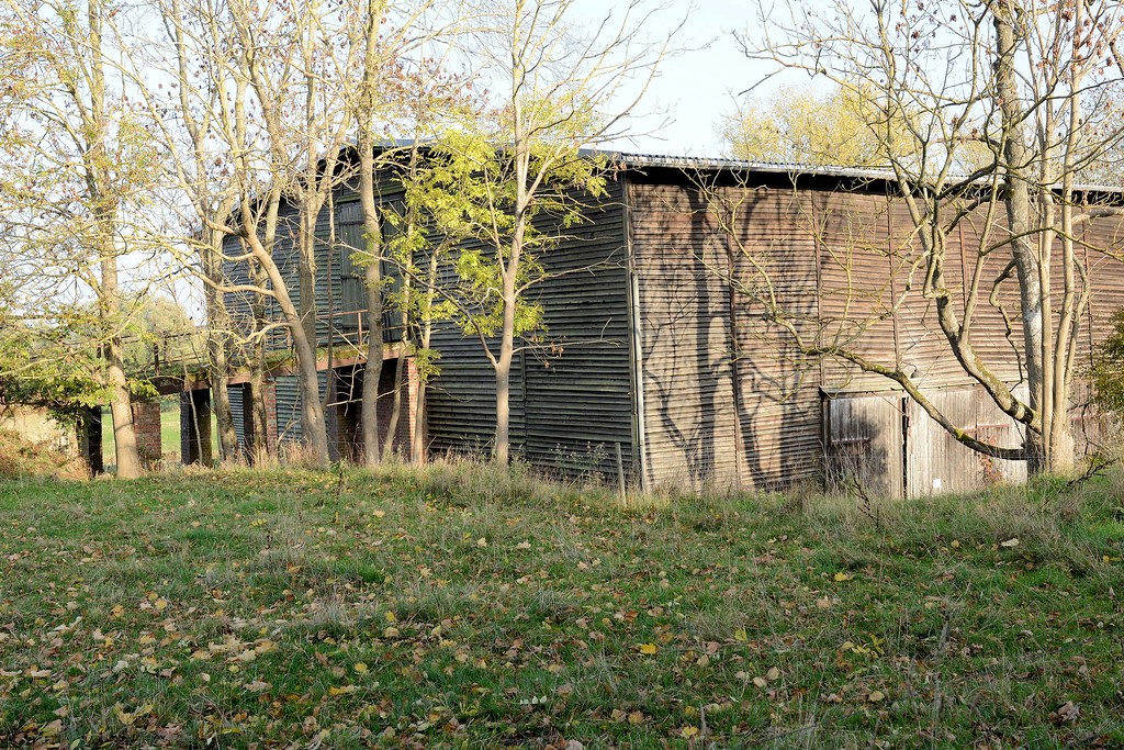 Stadt und Land Fotos: Foto „Alte Holzscheune mit Rampe - Fotos von Alt ...